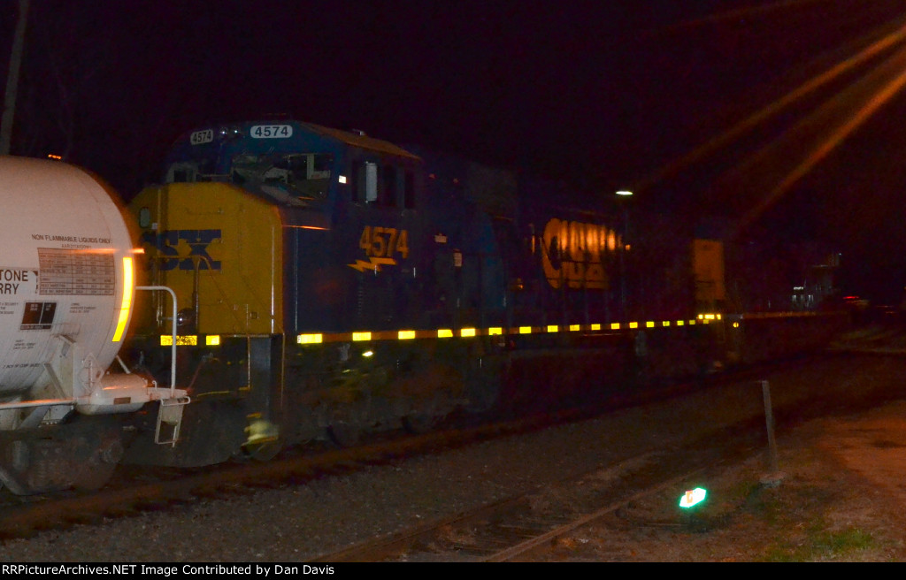 CSX SD70AC 4574 trails an ES44AH on Q410-11